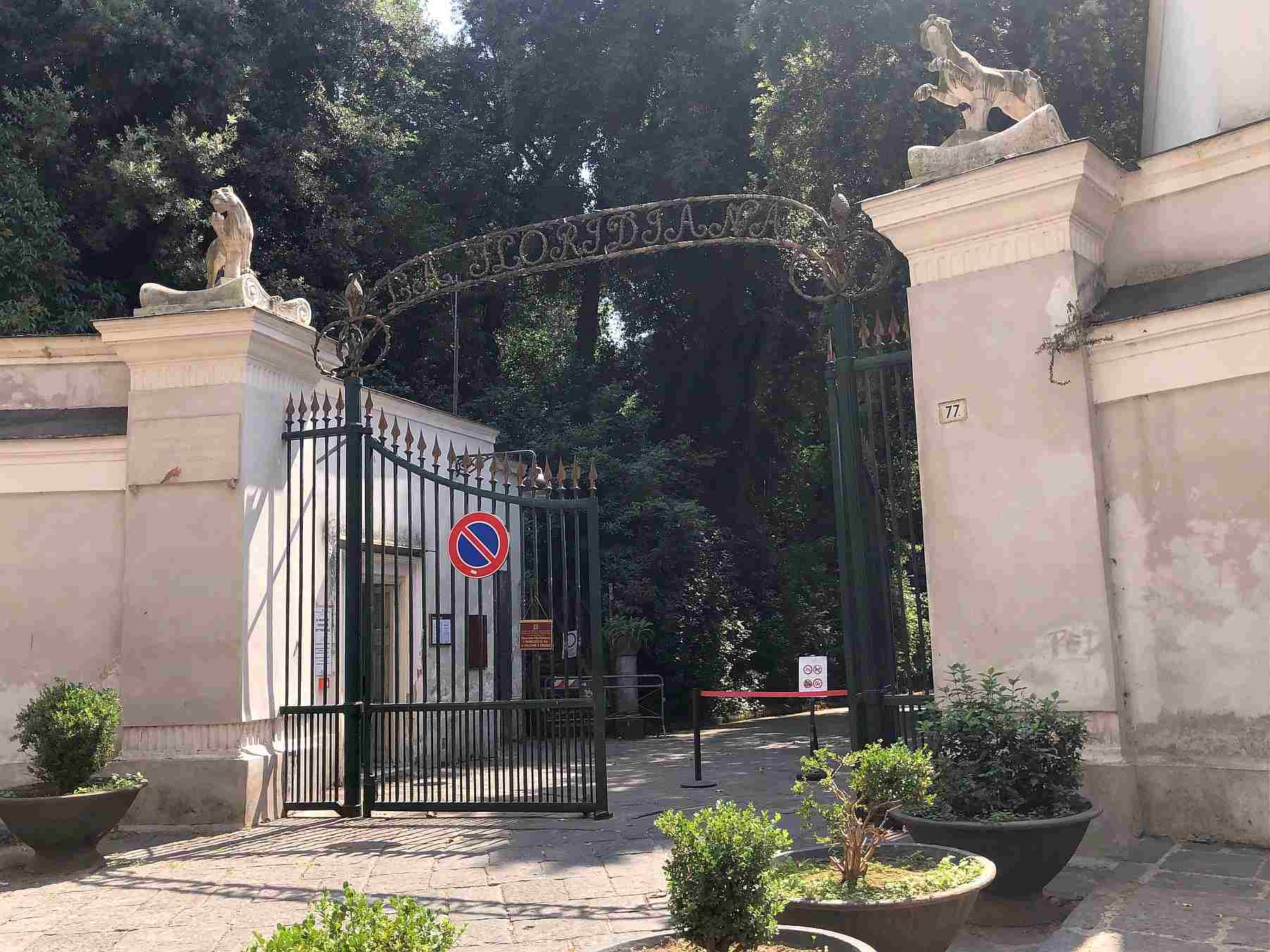 Napoli, villa Floridiana: ancora tante aree transennate e inaccessibili ...